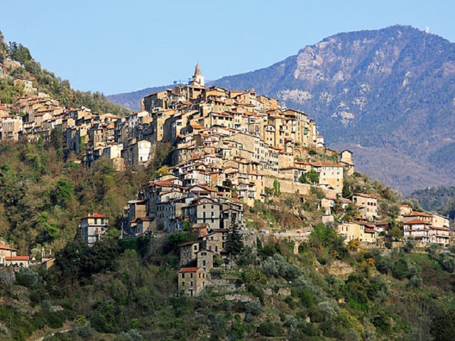 Liefde voor Ligurië: pallapugno in Apricale - Taste-Italy.be