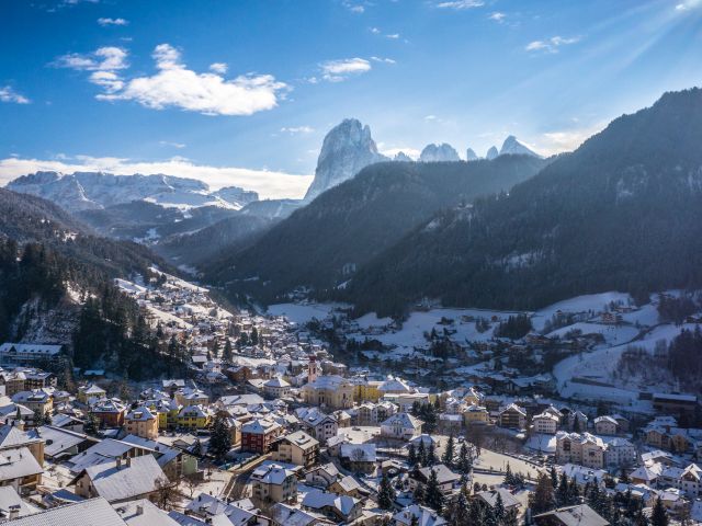 Zinderend Zuid-Tirol: Bolzano Airport, toegangspoort tot de Dolomieten ...